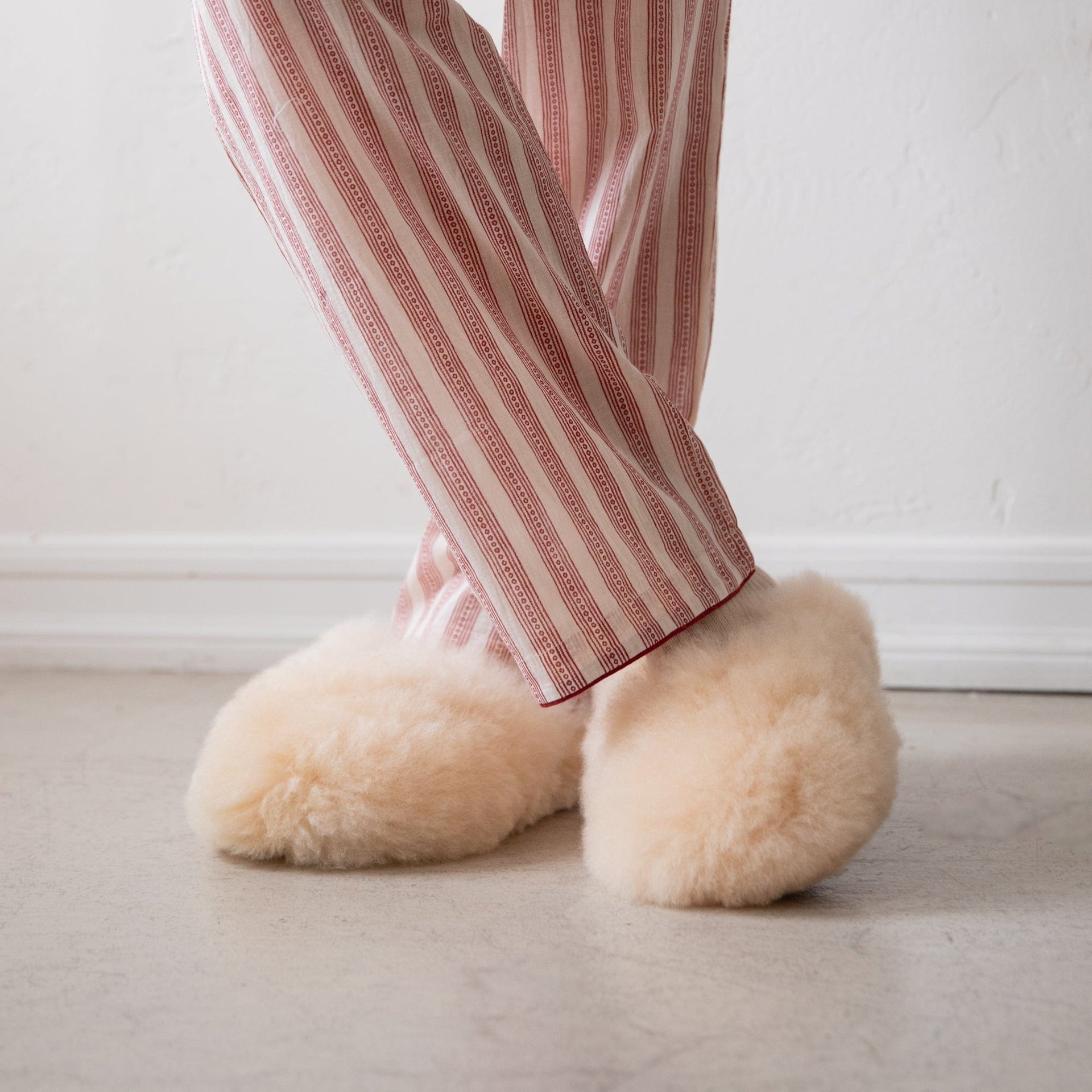 Cozy Alpaca Slippers Adult